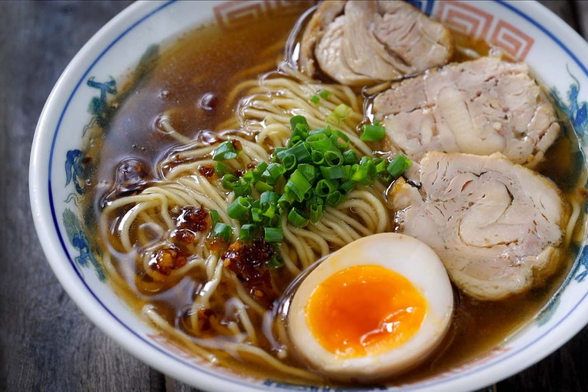 Sopa ramen de pollo (Receta fácil y Rápida) | Kwan Homsai